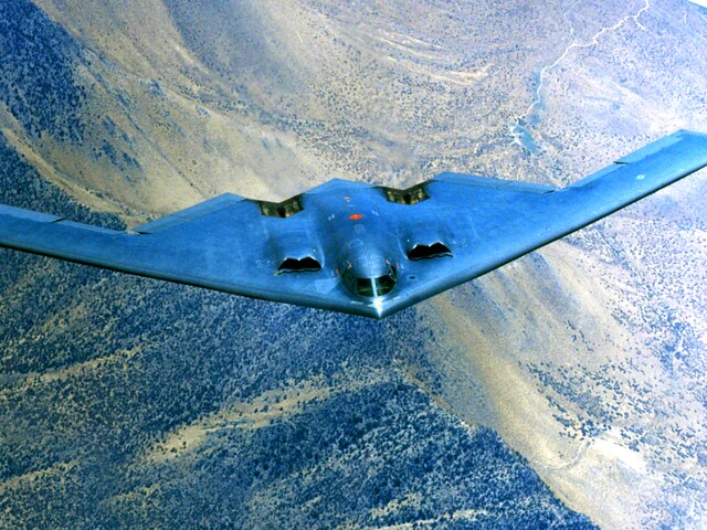 B 2 Bomber News: B2 Spirit Bomber Emergency Landing F 35 Fighter Jet Land In Kerala Iran Attack ...