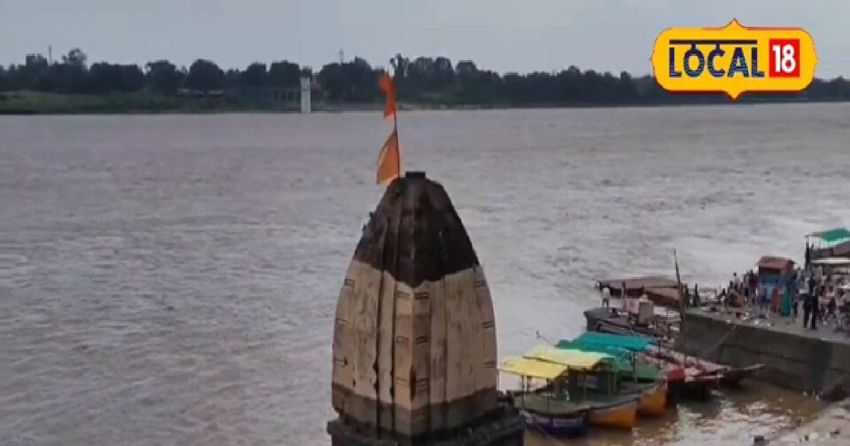 Khargone News: खरगोन में खतरे के निशान के पास नर्मदा नदी, महेश्वर-मंडलेश्वर के घाट और मंदिर ...