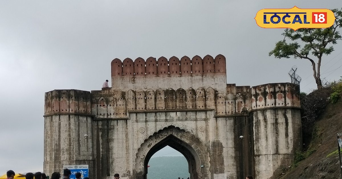 Jam Gate: 2000 फीट ऊंची पहाड़ी पर बना है जाम गेट, यहां पैरों के नीचे ...