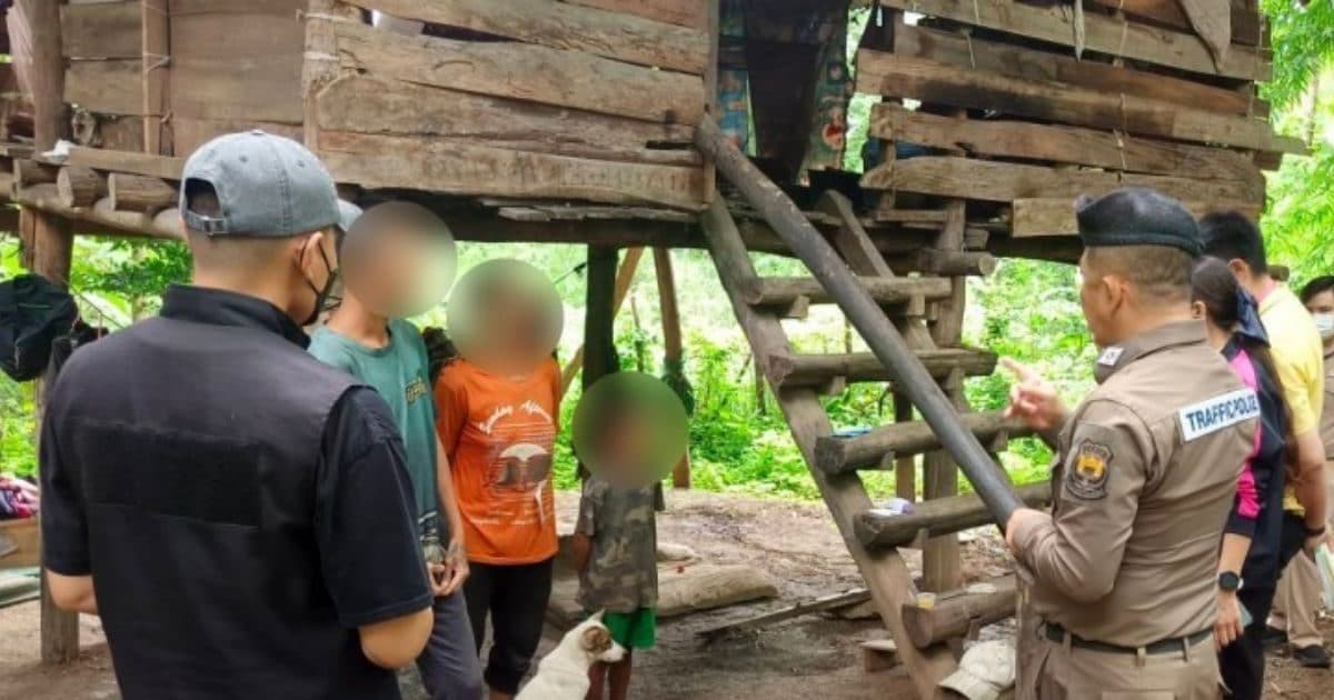 Thailand Shocking Story | इंसानों ने ठुकराया, कुत्तों ने पाला: 8 साल का ...