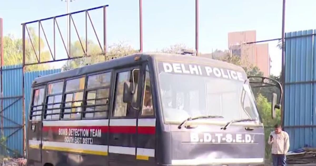 LIC Building Bomb Threat Delhi | दिल्ली: कनॉट प्लेस की LIC टॉवर में बम ...