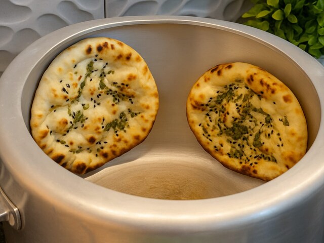 How To Make Naan in Cooker recipe । कूकर में नान कैसे बनाएं जानिए ...