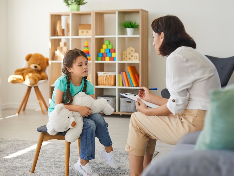 पेरेंटिंग टिप्स: बच्चों की खुशी के लिए इन 5 पेरेंटिंग स्टाइल से बचें ...