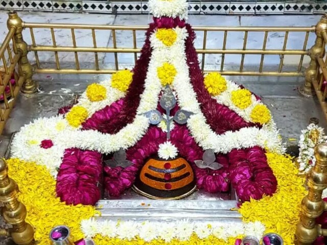 Chain Snatching In Temple: महादेव को जल चढ़ाने आई थी चोरनी, सोने की चेन ...