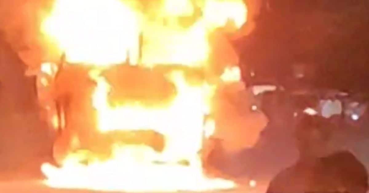 Indore News: इंदौर में बेकाबू ट्रक ने कई लोगों को कुचला, 3 लोगों की मौत ...