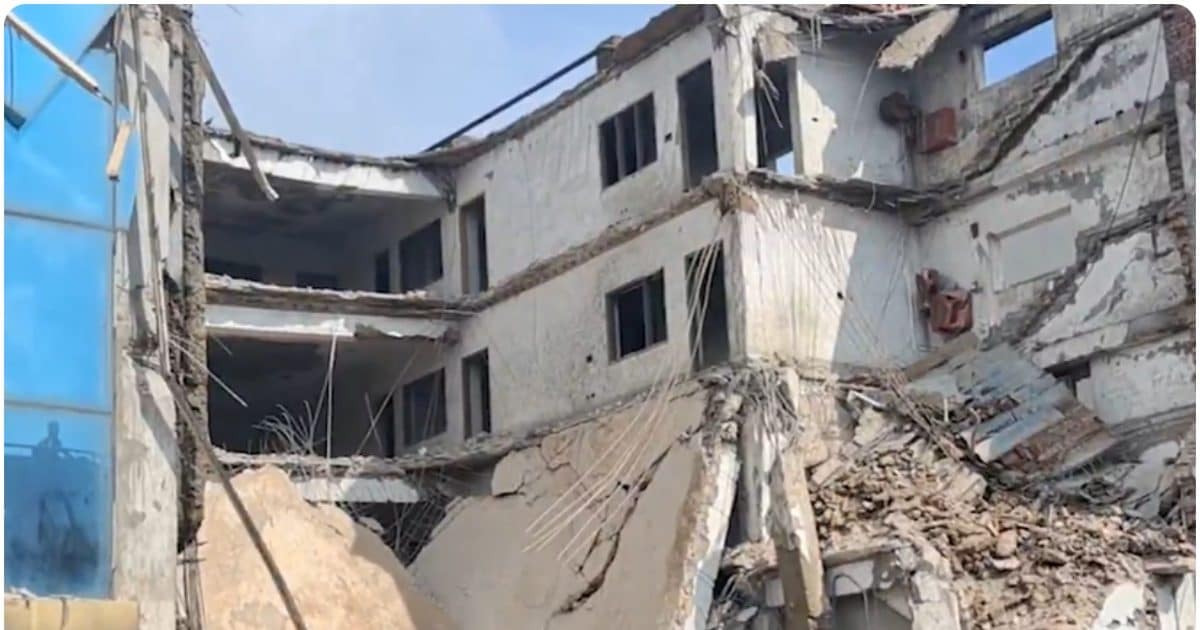 Delhi Building Collapsed: बदरपुर में भरभराकर कर गिर गई 4 मंजिला इमारत ...