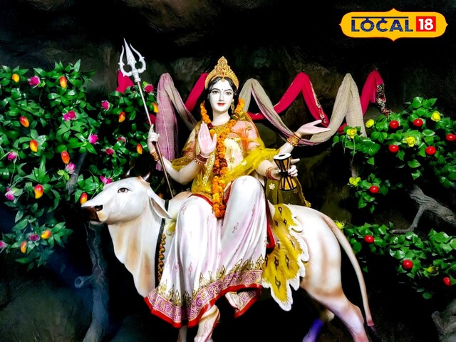 Navratri 2025: नवरात्रि के आठवें दिन ऐसे करें पूजा, प्रसन्न होंगी ...