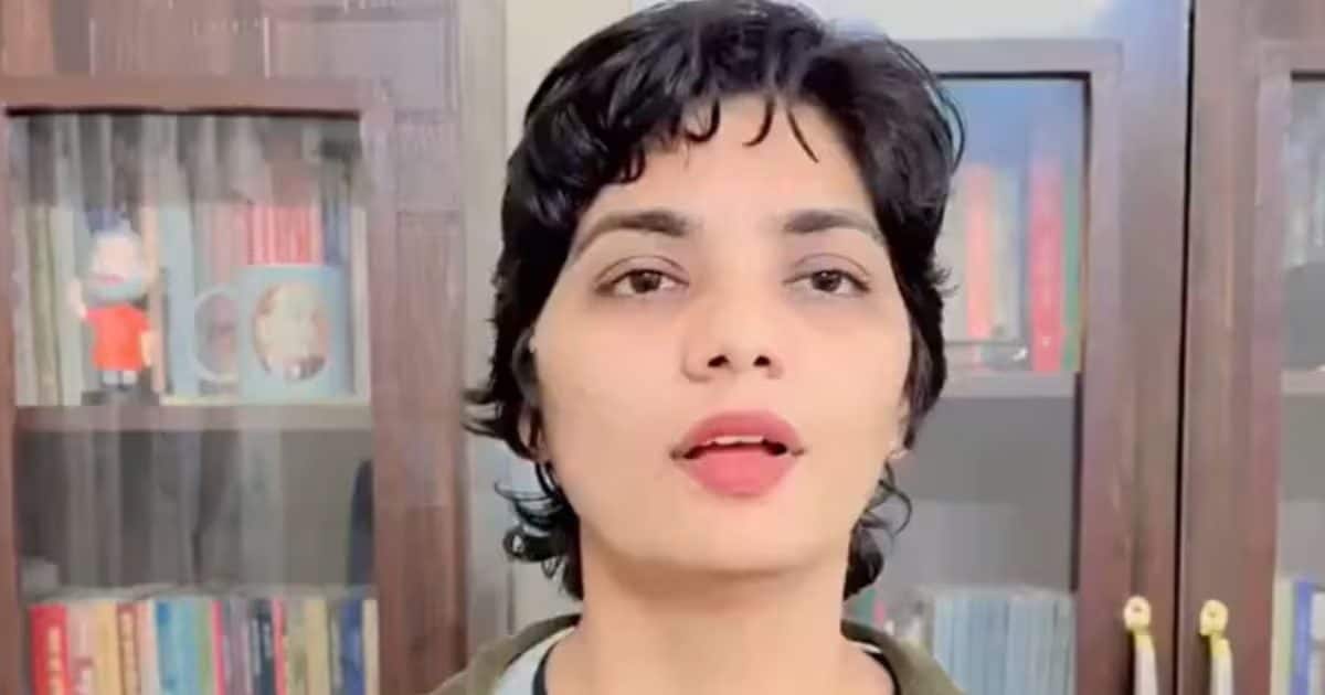 Neha Singh Rathore को झटका, हाईकोर्ट से नहीं मिली राहत, FIR रद्द करने ...