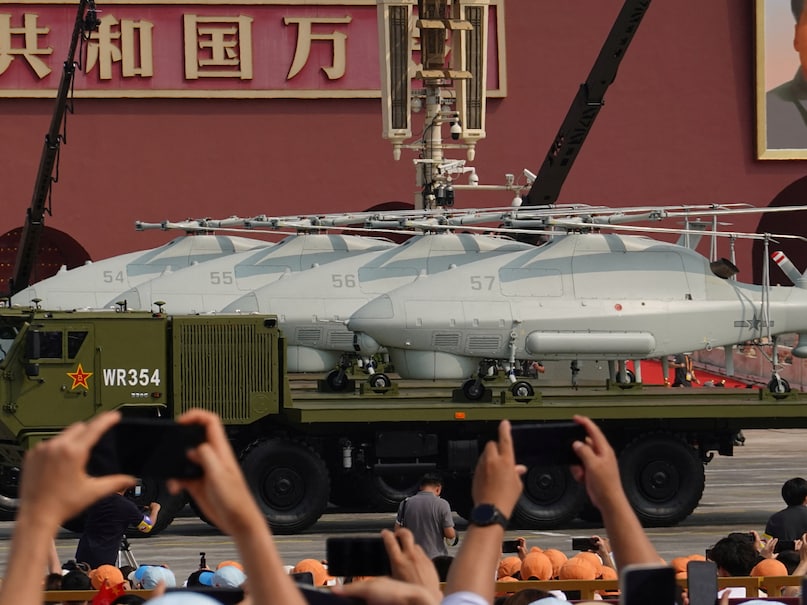 China Military Parade Photos: बीजिंग सैन्य परेड में DF-5C, YJ-17 मिसाइल और LY-1 लेजर दिखाए गए ...