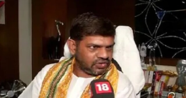 पीएम मोदी की मां पर बयान विवाद: राकेश सिंह गिरफ्तार - News18 हिंदी