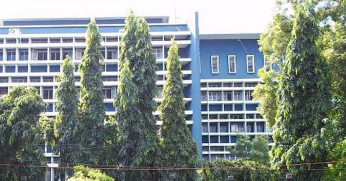 शास्त्री भवन में बड़ा हादसा, बिल्डिंग से गिरा अधिकारी, जांच में जुटी ...