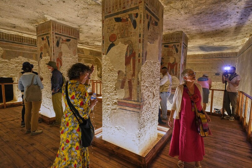 3300 year old tomb Reopened- 3300 साल पुराना मकबरा खुला, छिपा था 'Book ...