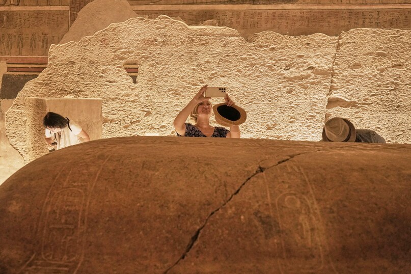 3300 year old tomb Reopened- 3300 साल पुराना मकबरा खुला, छिपा था 'Book ...