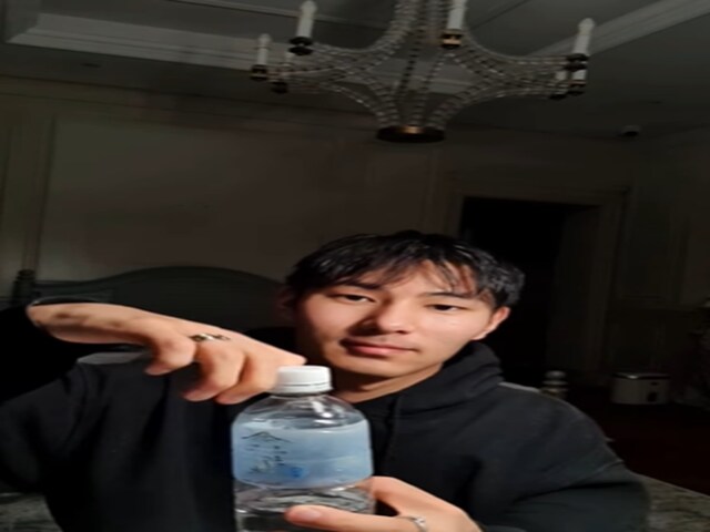 Thumbless Man: जन्म लेते ही चीख पड़ी थी मां, हाथों से गायब थे अंगूठे ...