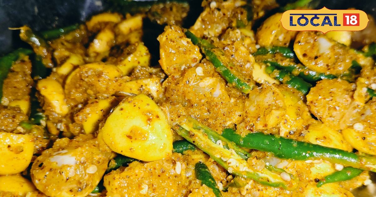Lemon Pickle Recipe: मिर्च के साथ नींबू अचार रखने के कई फायदे, 80 साल ...