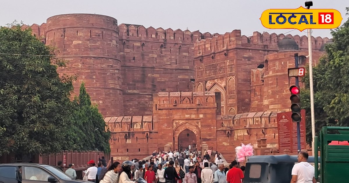 Agra News: दिल्ली लाल किला ब्लास्ट के बाद अचानक आगरा किले में उमड़ गई भीड़, पुलिस हुई मुस्तैद ...