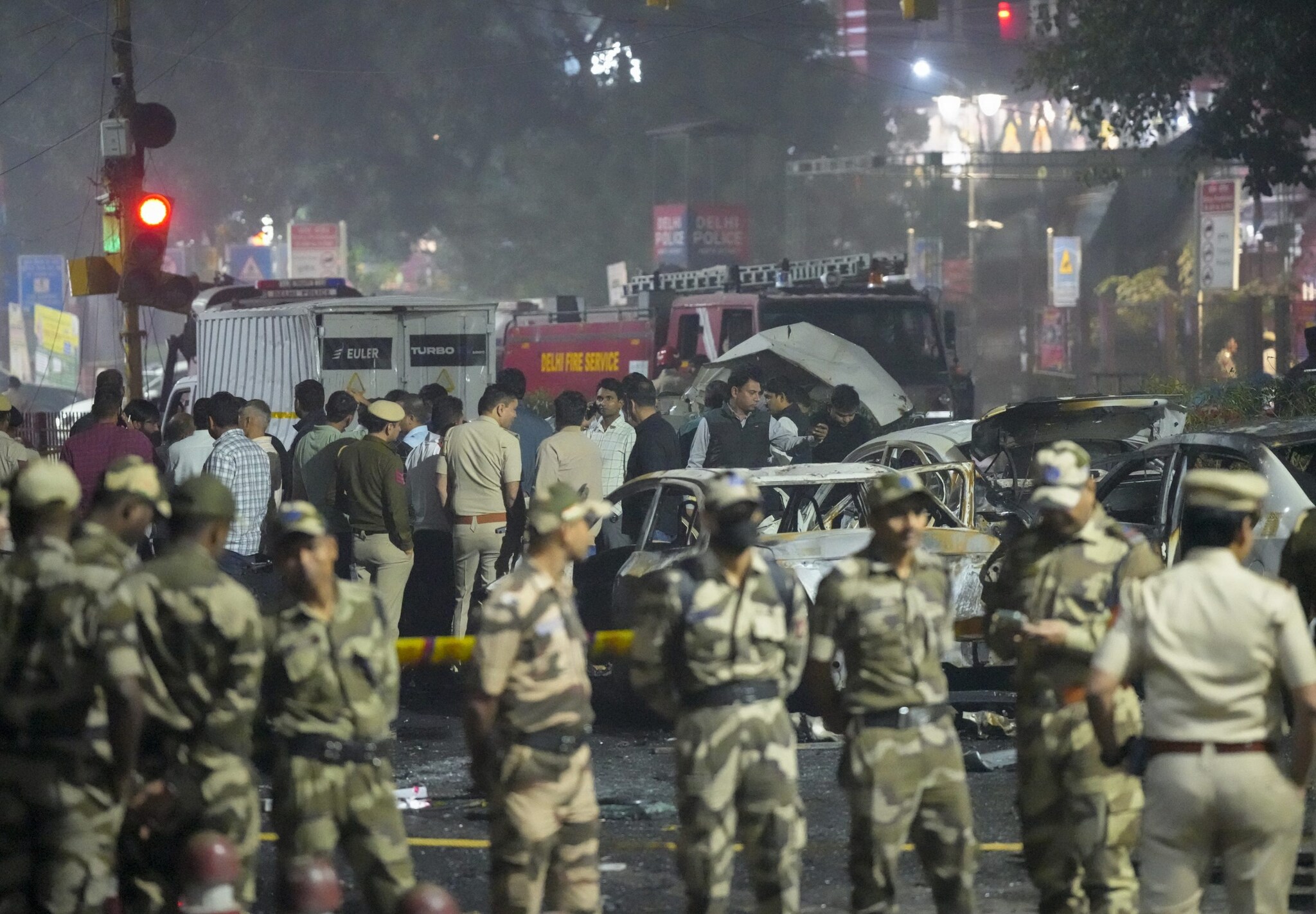 delhi blast latest news| lal quila car blast news| delhi police high ...