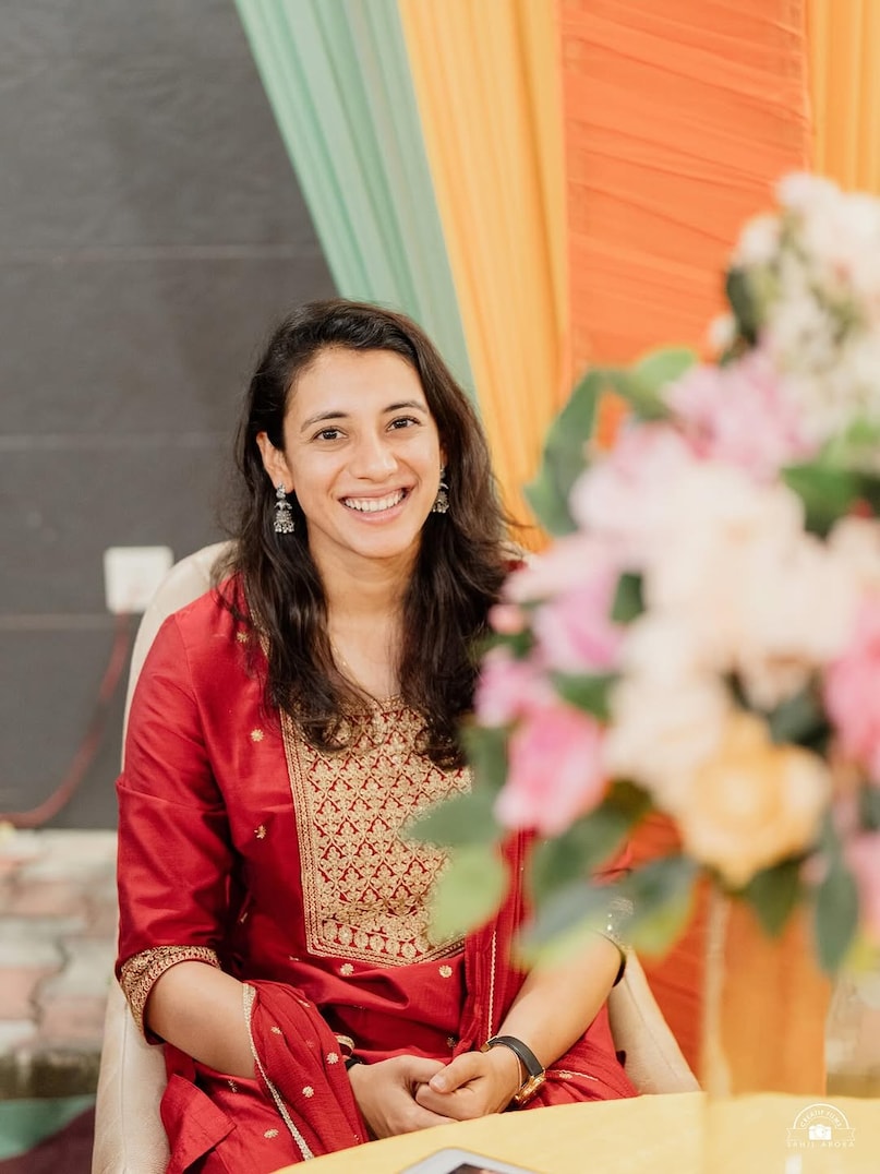 Smriti Mandhana Fashion: क्रिकेट की क्‍वीन ग्राउंड के बाहर भी हैं दिखती ...