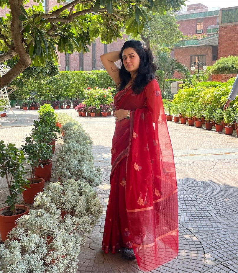 '1 घंटे का कितना चार्ज है', नेशनल क्रश बनीं गिरिजा ओक को यूजर्स भेजते ...