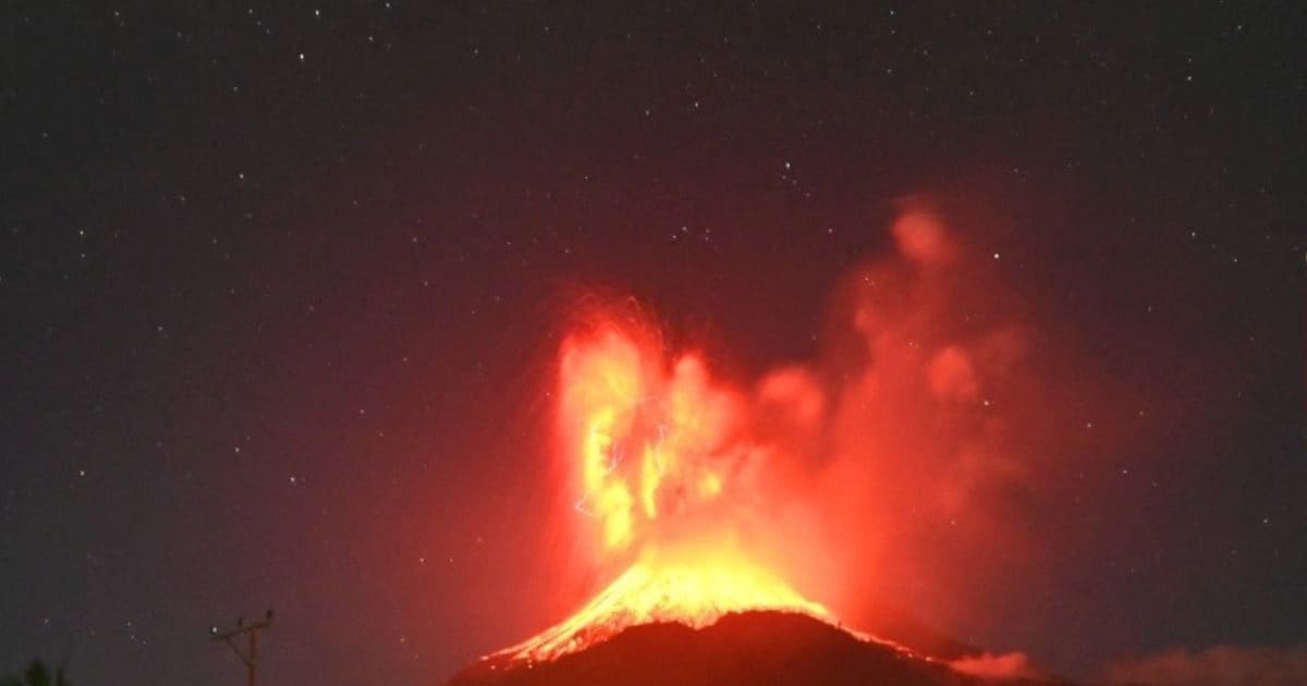 Japan Sakurajima volcano explodes | volcano Video in japan | violent ...