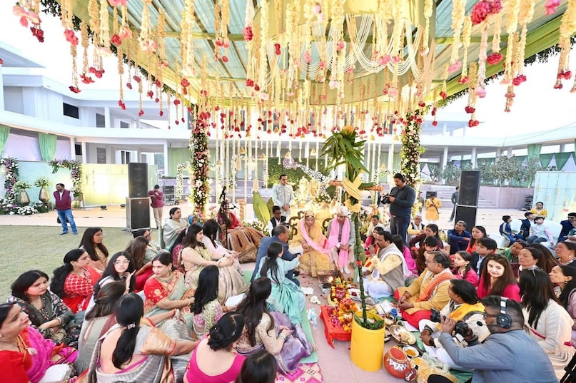 akhilesh yadav cousin aryans wedding| aryan yadav wedding| who is aryan ...