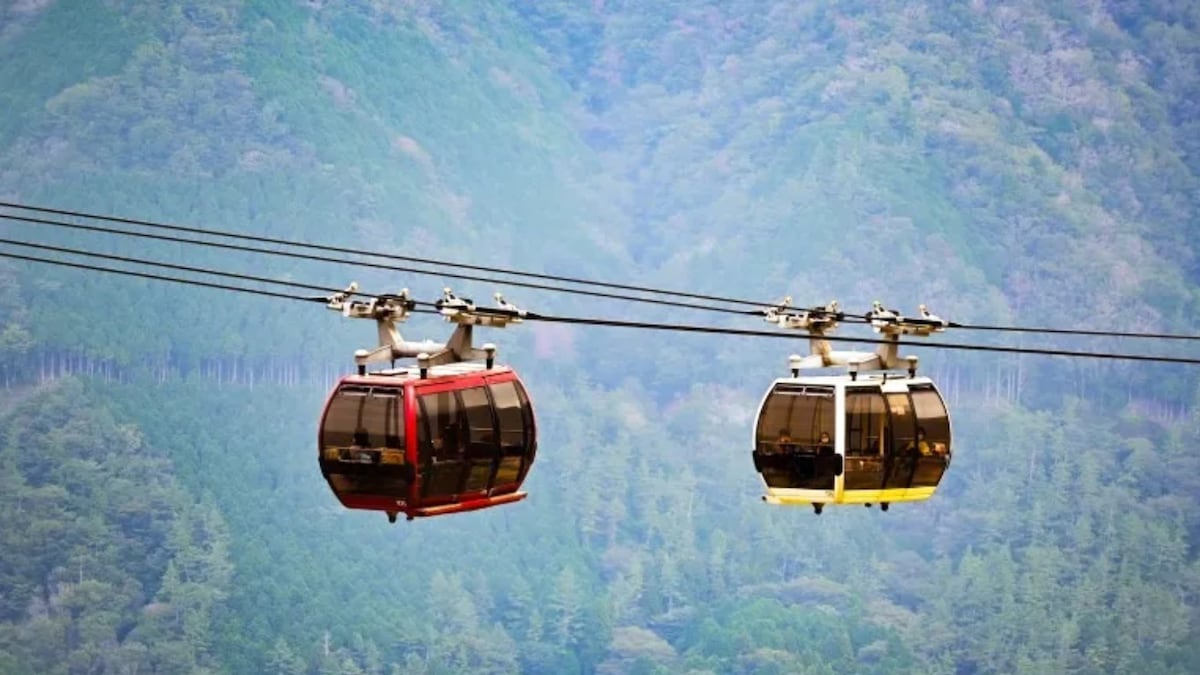 चांदनी चौक में कपड़े के शो-रूम में आग, कश्मीर में सेना ने चलाया सर्च ...