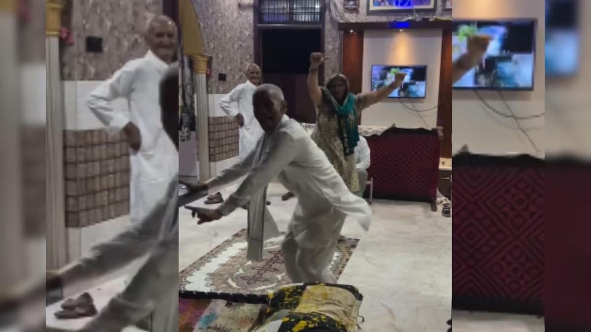 ताऊ-ताई ने किया जबरदस्त डांस, इस उम्र में उनका प्यार देख दीवाने हो रहे ...