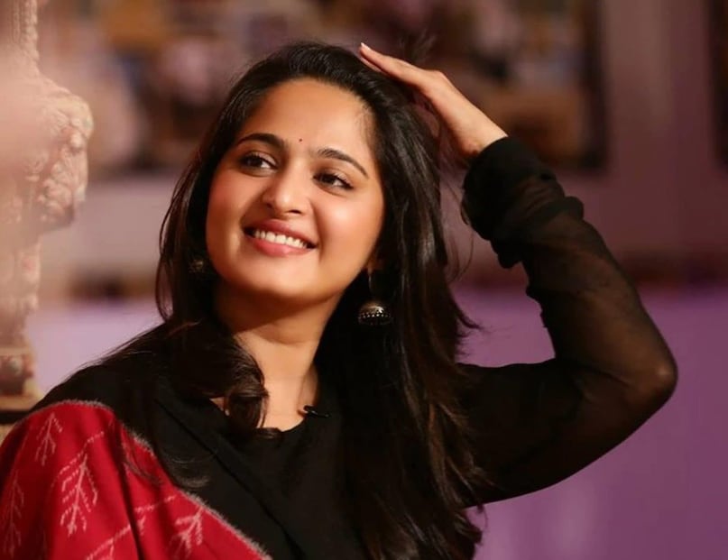 अनुष्का शेट्टी से रोनित रॉय तक, 2025 में इन 5 सितारों ने सोशल मीडिया को ...