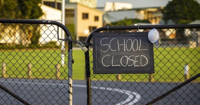 School Closed Update: कड़ाके की ठंड! 15 दिनों तक स्कूल बंद, जानें यूपी ...