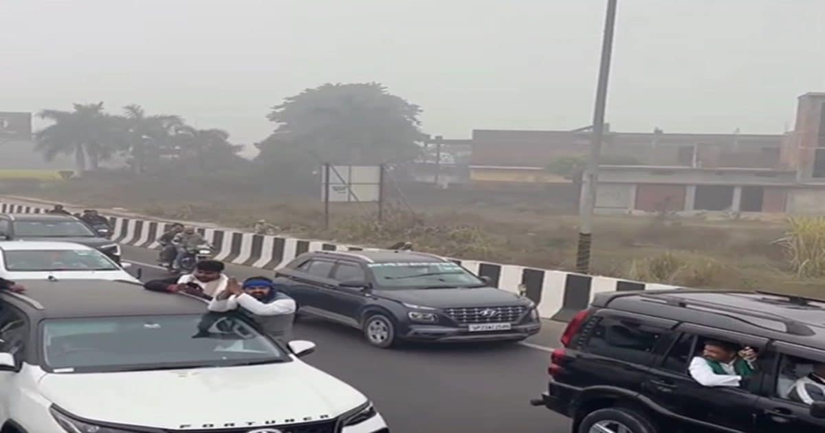 अमरोहा समाचारः किसान नेता का हाईवे पर कारनामा, स्टंटबाजी से यातायात ...