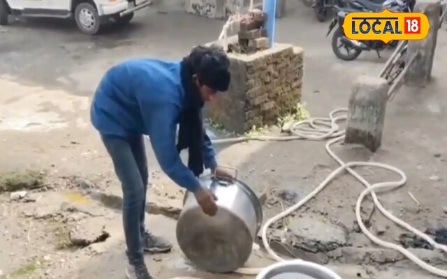 शेखपुरा: हाई स्कूल पानापुर में शिक्षकों की मछली पार्टी का वीडियो वायरल ...