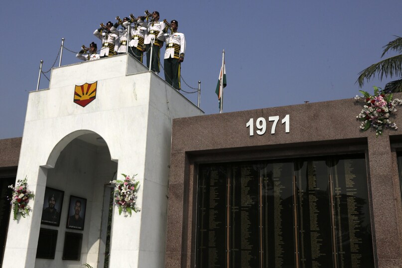 बम-गोलों की बारिश कर रहे थे 6 पाकिस्‍तानी दैत्य, तभी नन्‍हा तेजस लेकर ...