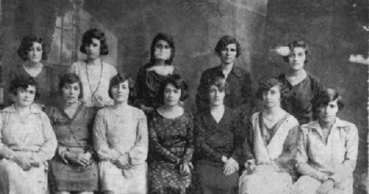 Iran Then and Now | Iran Protest- पहलवी के राज में बिना हिजाब के घूमती ...
