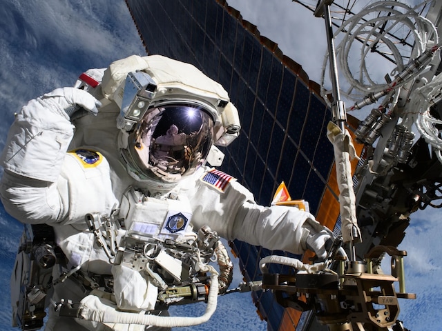 NASA First Medical Evacuation | NASA Astronauts ISS | NASA का अंतरिक्ष ...