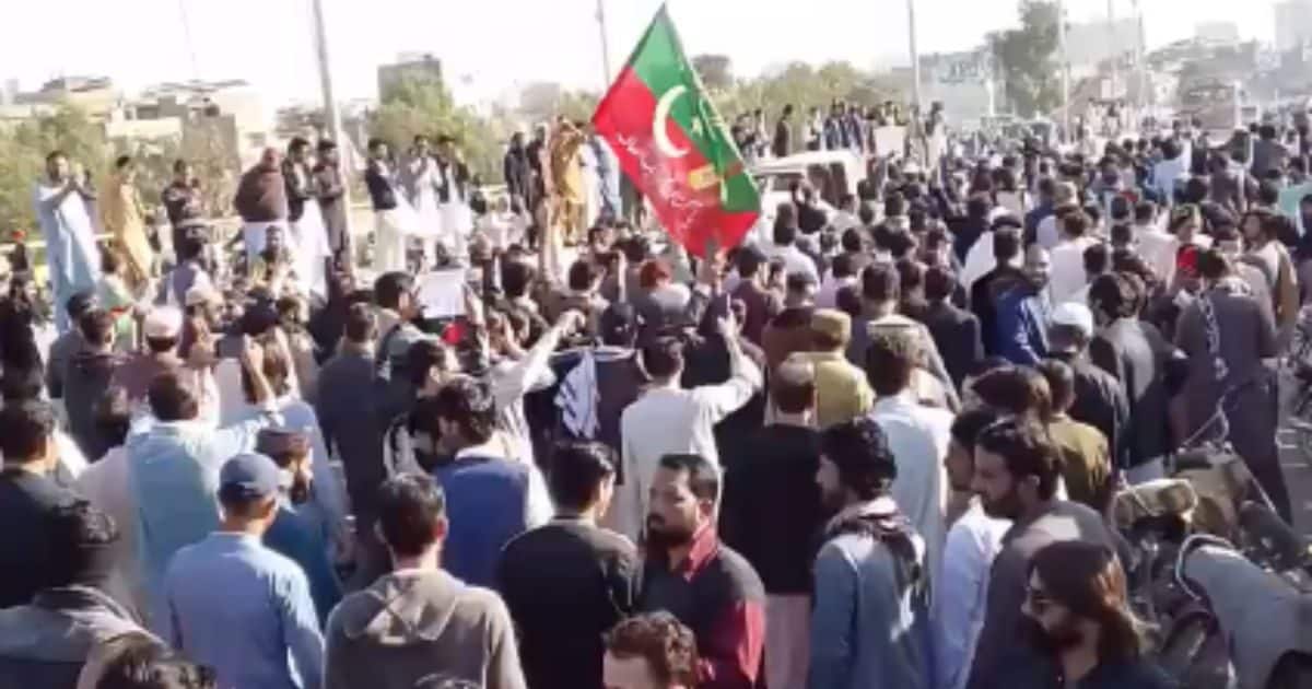 पाकिस्तान कराची न्‍यूज: कराची में कोहराम! इमरान के हजारों समर्थकों का ...