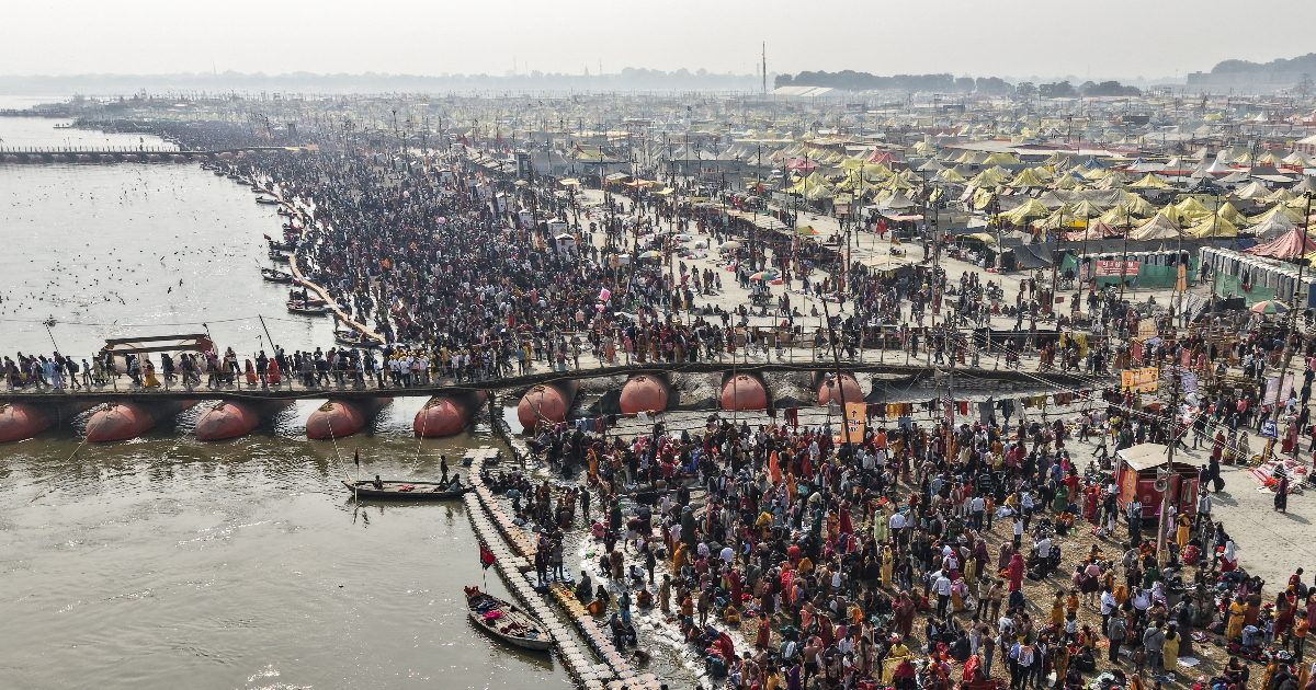 Magh Mela 2026 : प्रयागराज माघ मेले में लगी आग, लाठी-डंडे लेकर ...