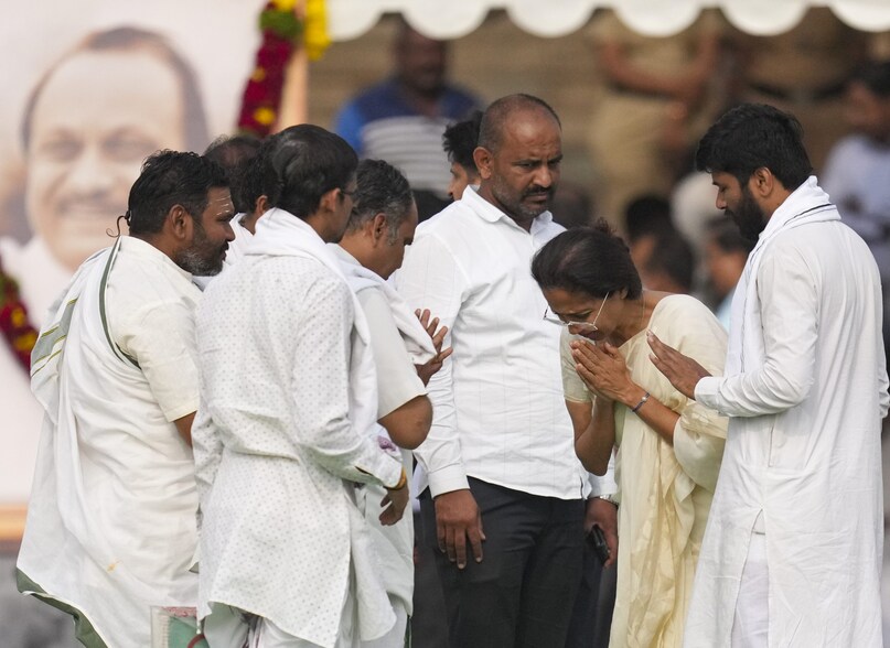 बहन हो तो ऐसी, अजित दादा के जाने का पिया आंसुओं का घूंट, भाभी का नहीं ...