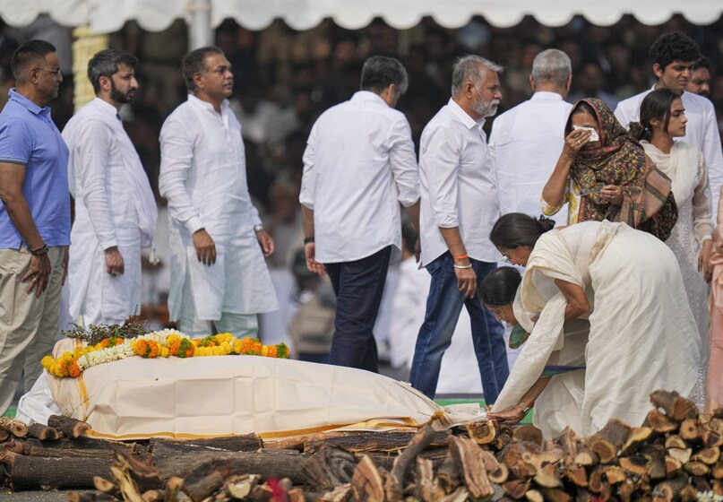 बहन हो तो ऐसी, अजित दादा के जाने का पिया आंसुओं का घूंट, भाभी का नहीं ...