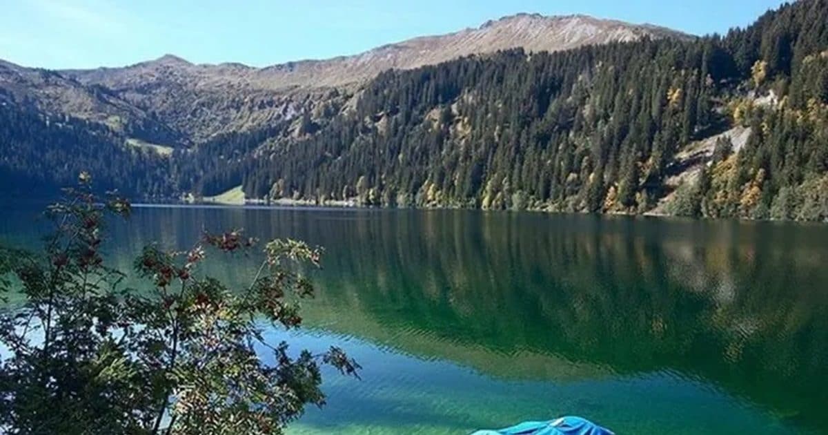 ये है दुनिया का सबसे साफ झील, पैर पोंछकर घुसते हैं लोग, कांच से भी ...