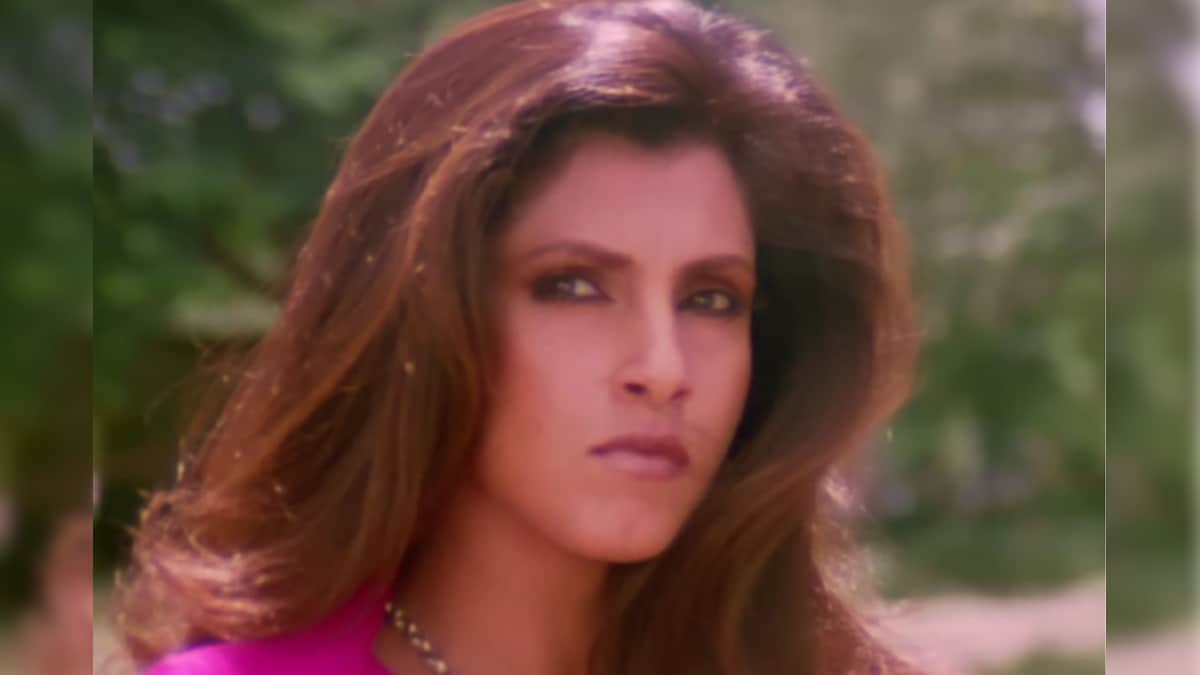 डिंपल कपाड़िया ने हीरो संग रेलवे ट्रैक पर किया रोमांस, टुकुर-टुकुर देख ...