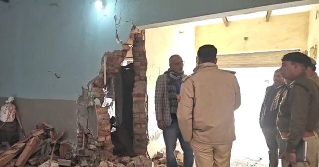 हरियाणा के नूंह में गन हाउस में धमाका, दुकान की दिवार गिरी, गाड़ियों को ...