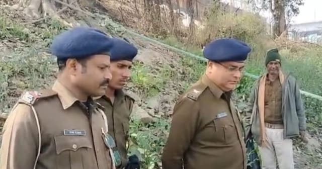 पटना : गंगा घाट पर खून से लथपथ शव, आलमगंज में 25 साल के युवक की चाकू ...