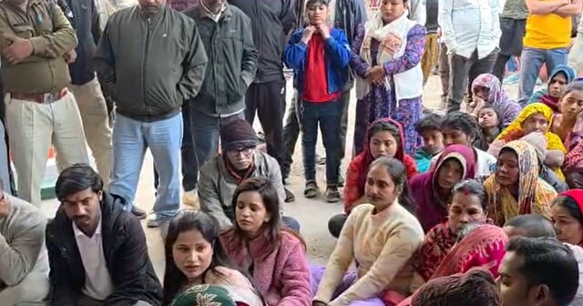 सतना में भाजपा नेता की मारपीट का वीडियो वायरल, कांग्रेस के सवाल से ...