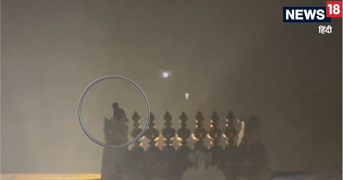 तिरुपति में गोविंदराजस्वामी मंदिर पर चढ़ा नशे में धुत शख्‍स, पवित्र कलश ...