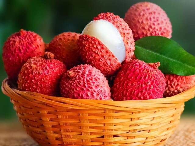 GK: भारत के किस जिले को कहते हैं 'Litchi Capital'? मशहूर शाही लीची को ...