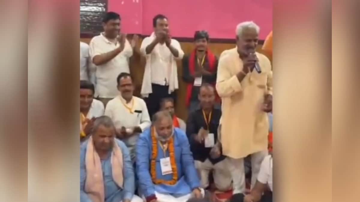 ढोलक की थाप और ए रामा चैईता मासे..., बलिया में मंत्री दयाशंकर सिंह का ...