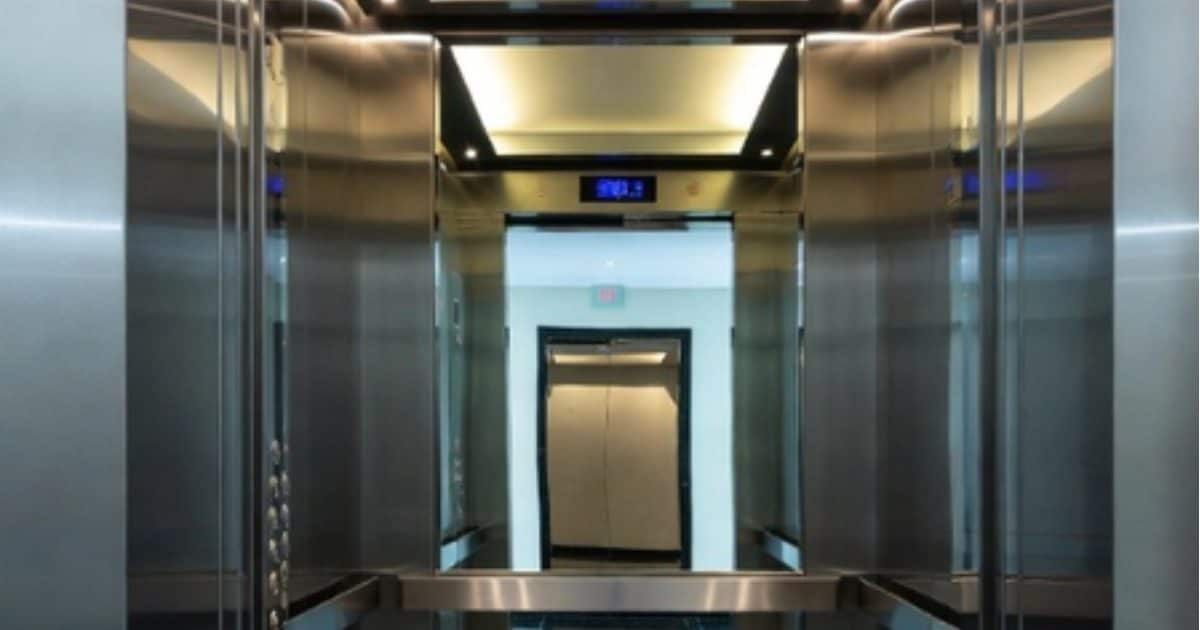 श्रीनगर के होटल में हुआ ऐसा हादसा, सीधे अस्‍पताल पहुंच गए 6 टूरिस्‍ट ...