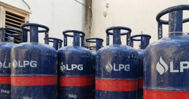 UP Commercial Cylinder Price : यूपी में कमर्शियल सिलेंडर के दाम, हर ...