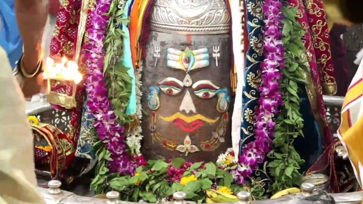Mahakal Bhasma Aarti Live: दिन की शुरुआत बाबा महाकाल के दर्शन के साथ ...
