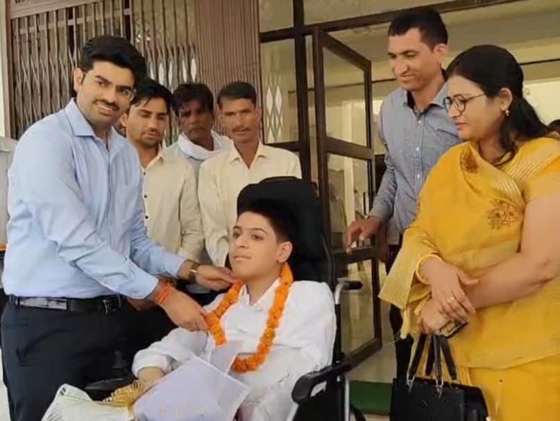 शरीर ने साथ छोड़ा, हौसलों ने नहीं; 15 साल के गर्वित ने एक दिन के लिए ...